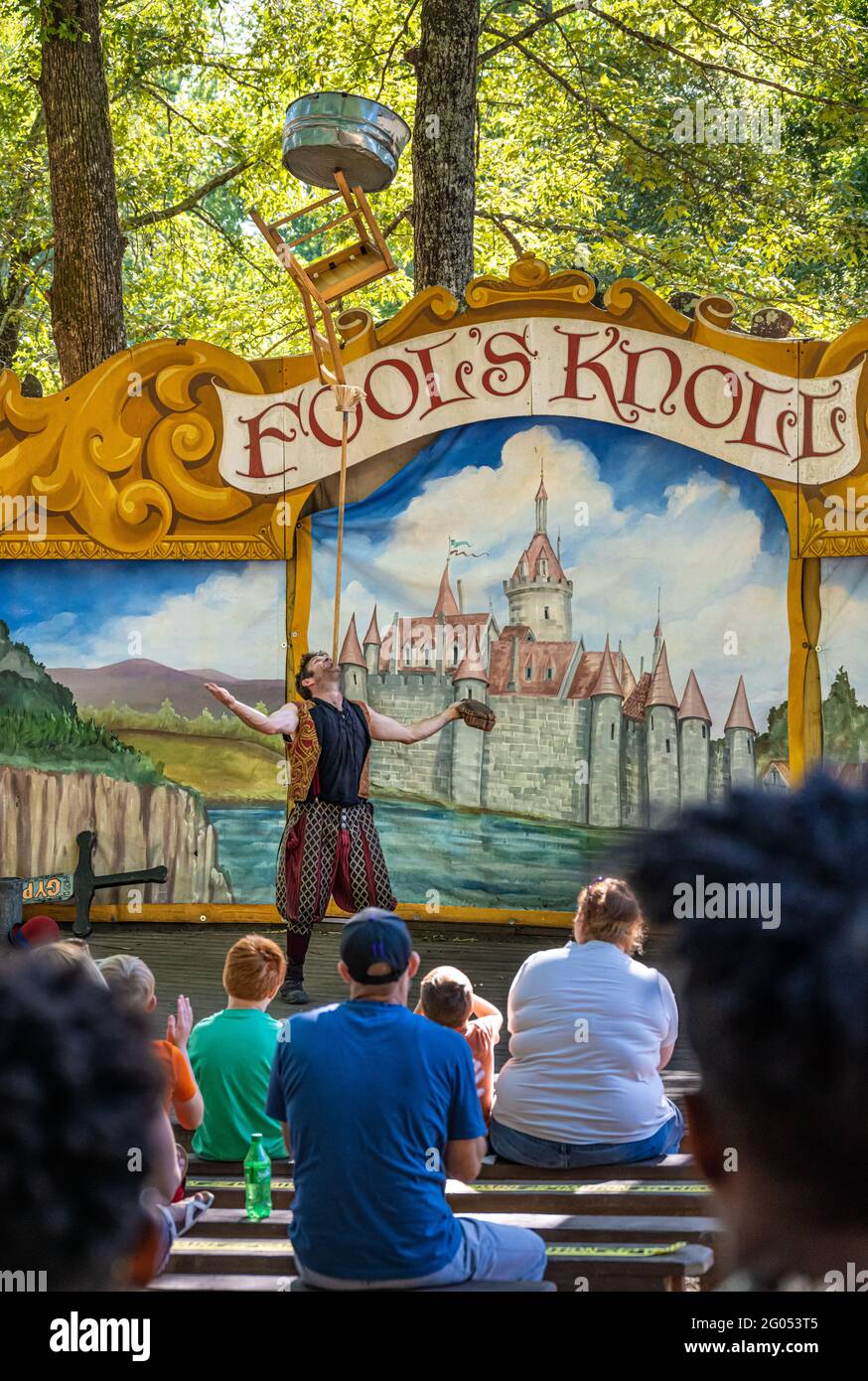 Gypsy Geoff balancing act on the Fool's Knoll stage at the Georgia ...