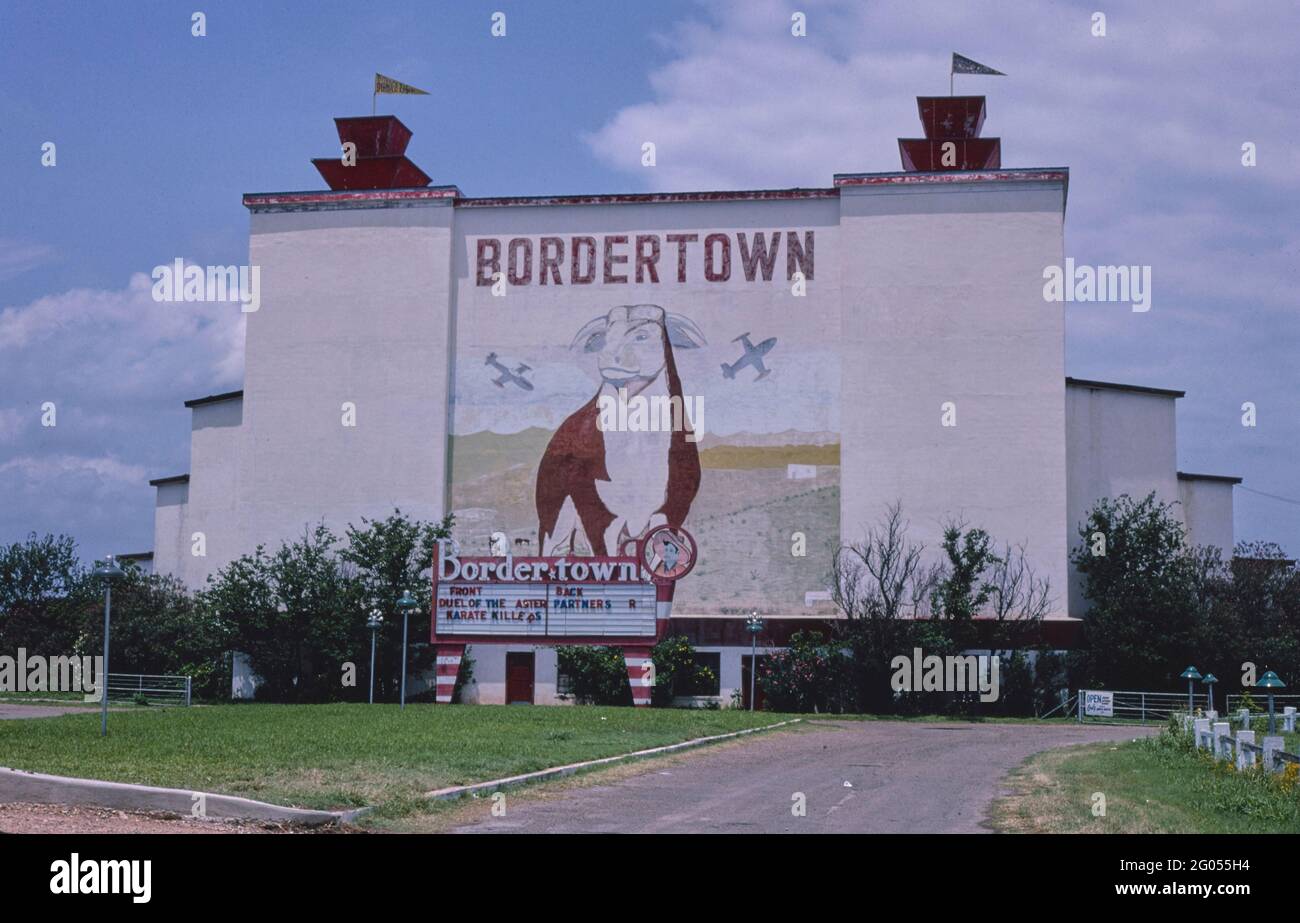 1980s America - Bordertown Drive-In, Laredo, Texas 1982 Stock Photo - Alamy
