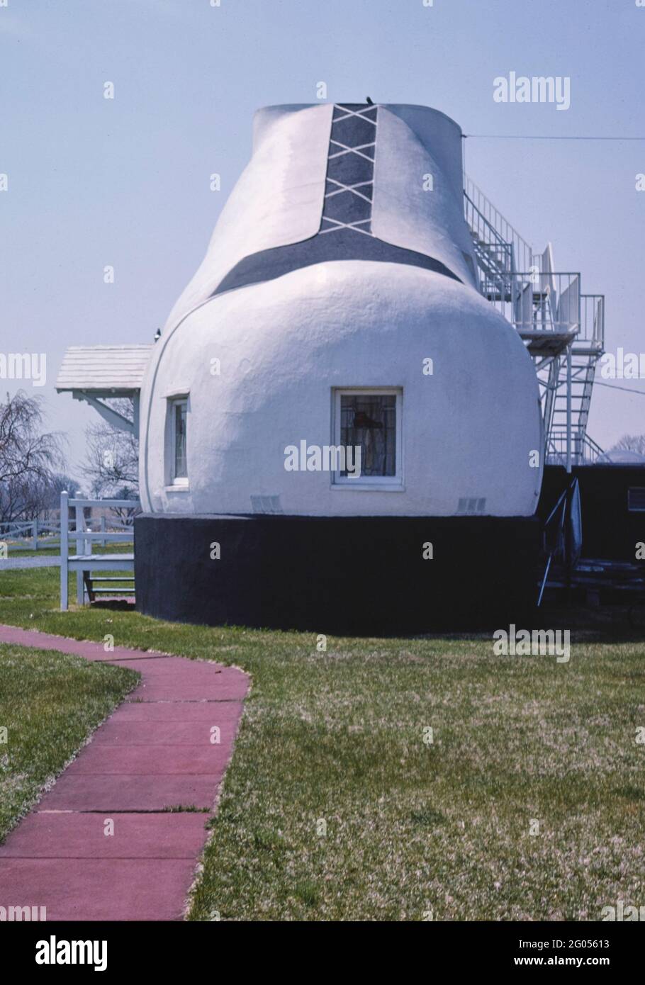 1980s America - Haines Shoe Building, Hallam, Pennsylvania 1982 Stock ...