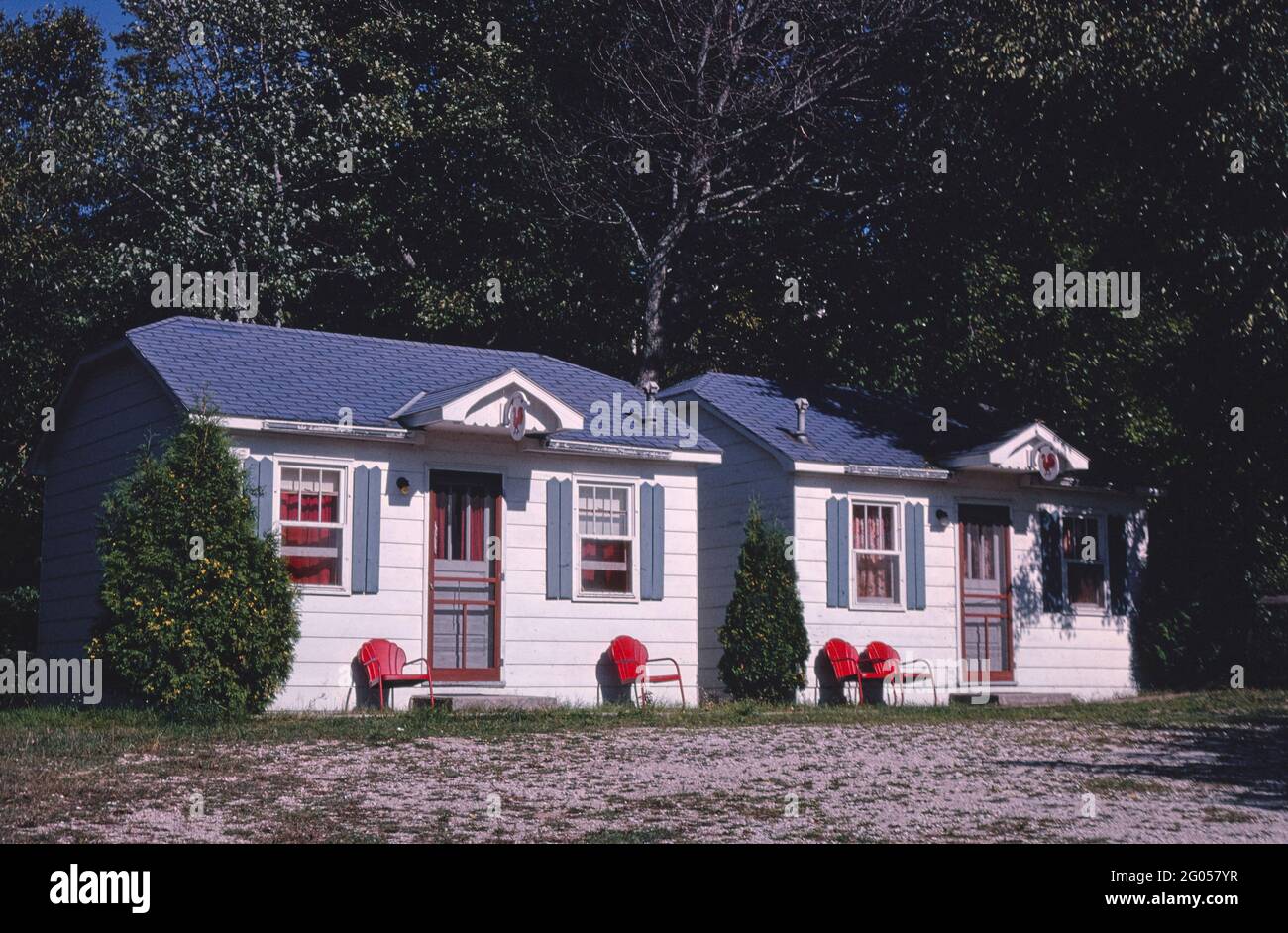 Red rooster cabins hi-res stock photography and images - Alamy