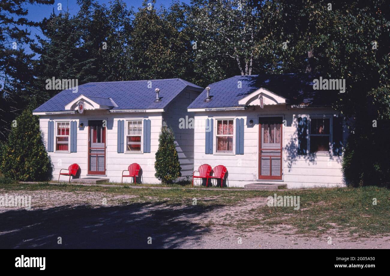 Red rooster cabins hi-res stock photography and images - Alamy