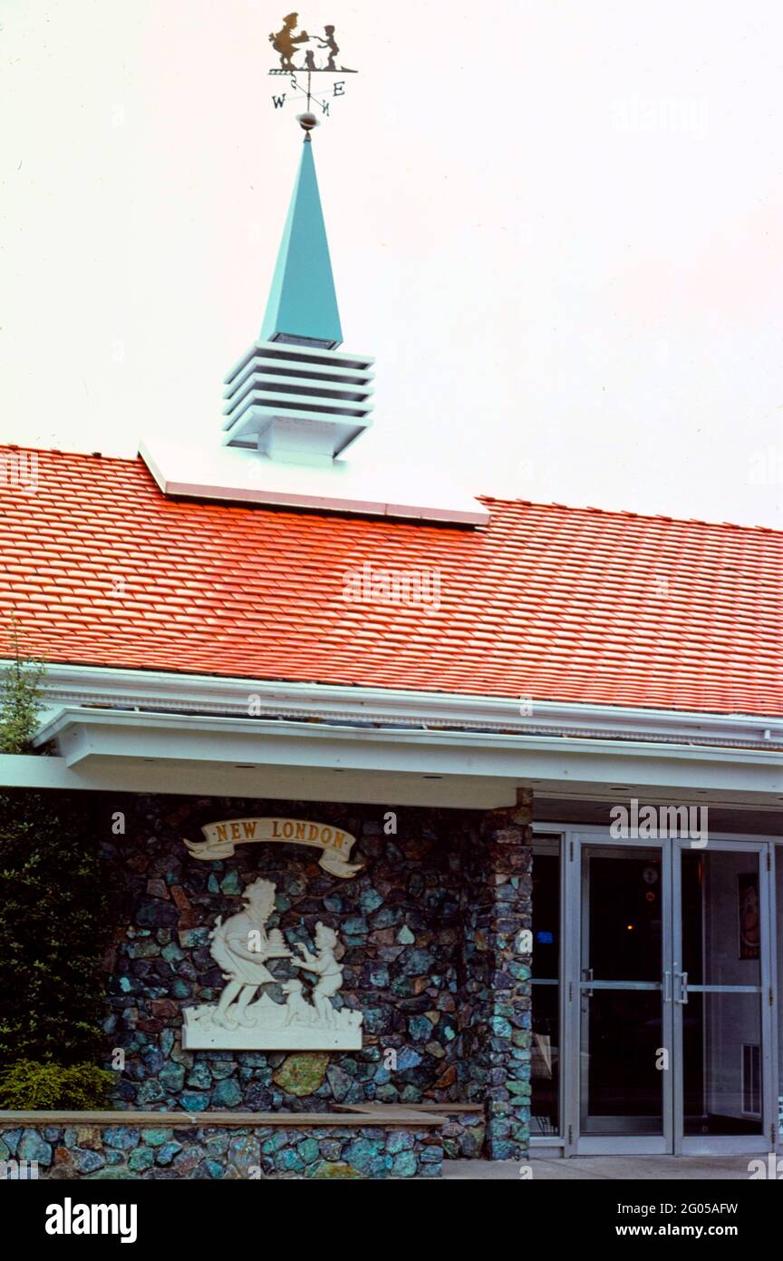 1970s America - Hojo Restaurant, Niantic, Connecticut 1976 Stock Photo ...