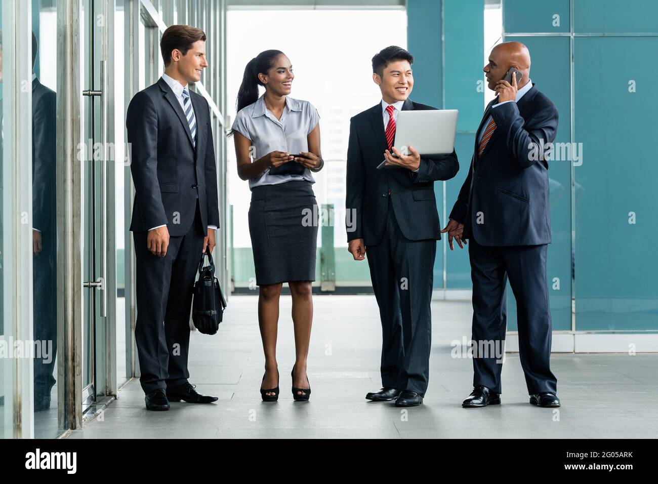 Bank meeting asia hi-res stock photography and images - Alamy