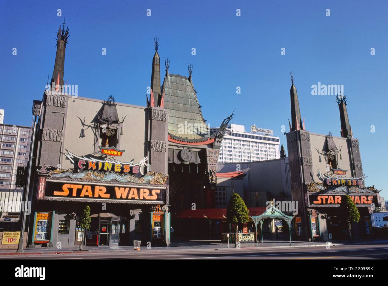 1970s America - Chinese Theater, Hollywood, California 1977 Stock Photo ...
