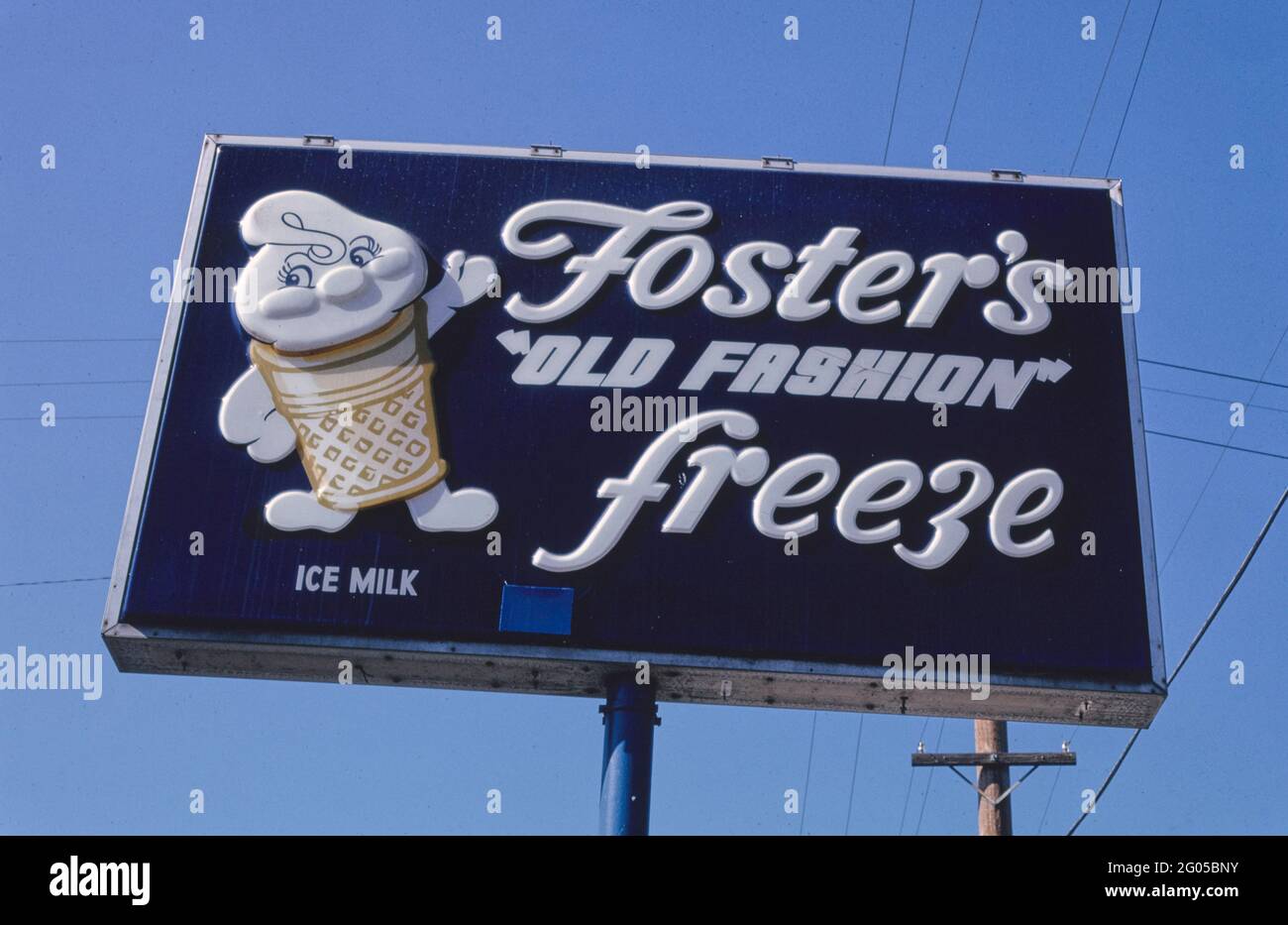 1990s America - Foster's Freeze ice cream stand, Cloverdale, California ...
