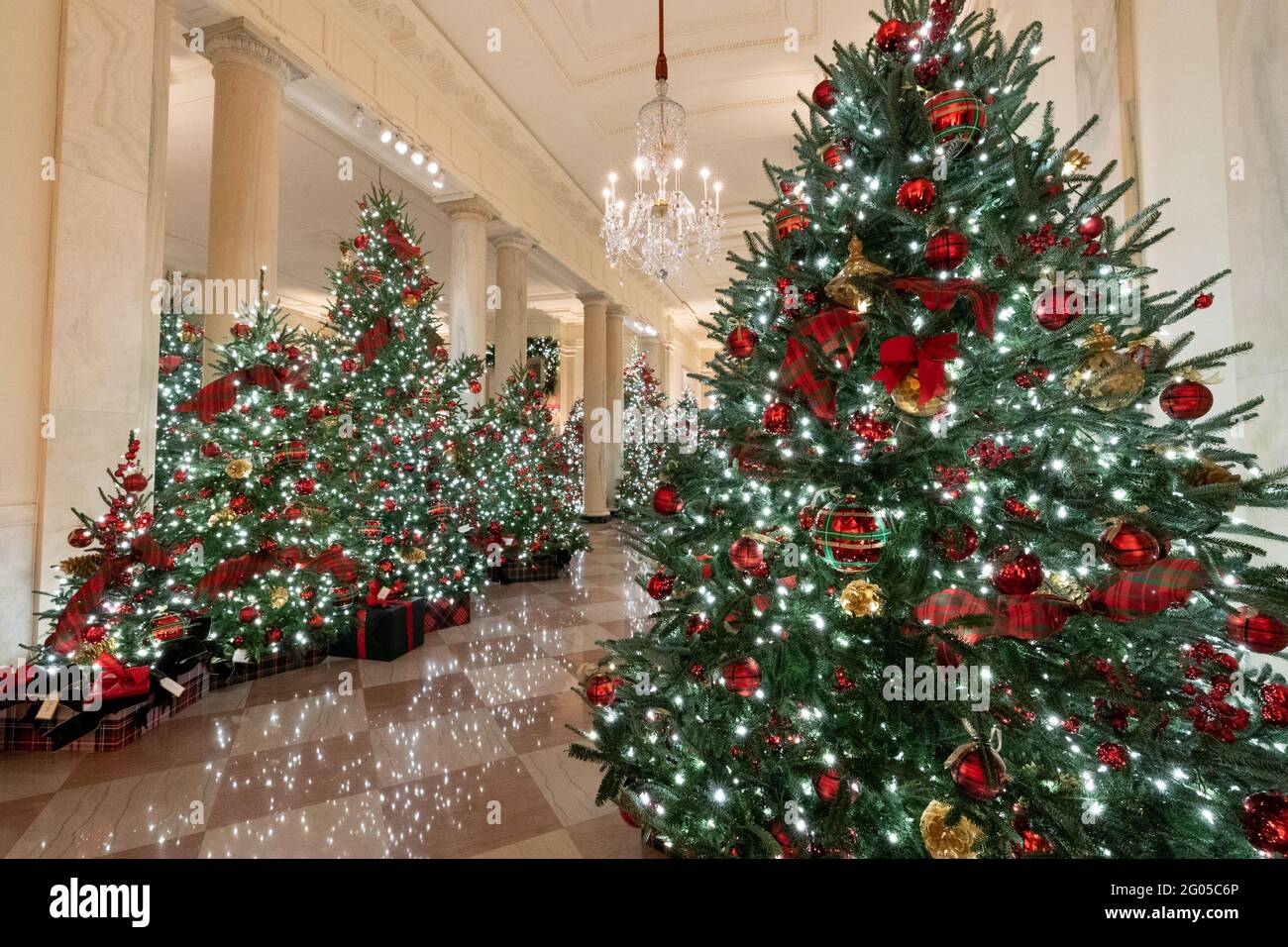 Cross hall white house hi-res stock photography and images - Alamy
