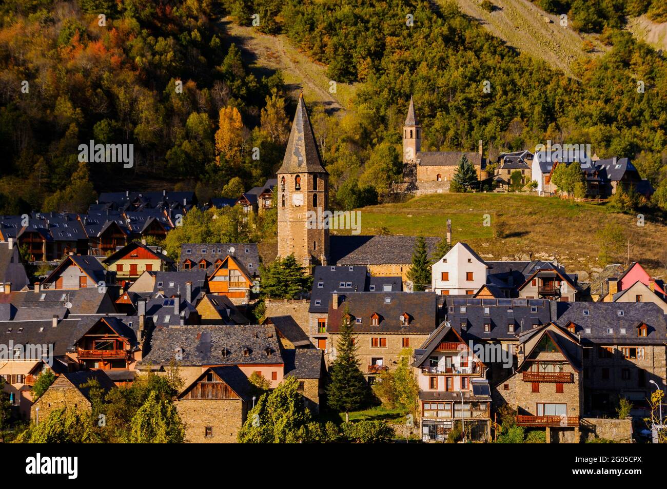 Salardú and Unha villages, in Naut Aran, during autumn (Aran Valley ...