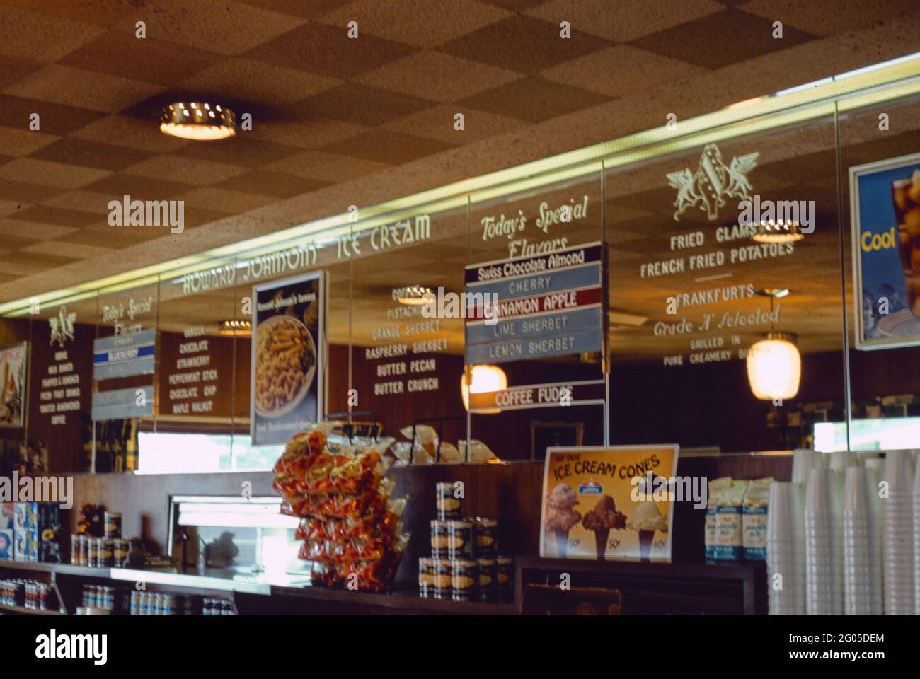 1970s America - Hojo Restaurant, Niantic, Connecticut 1976 Stock Photo ...