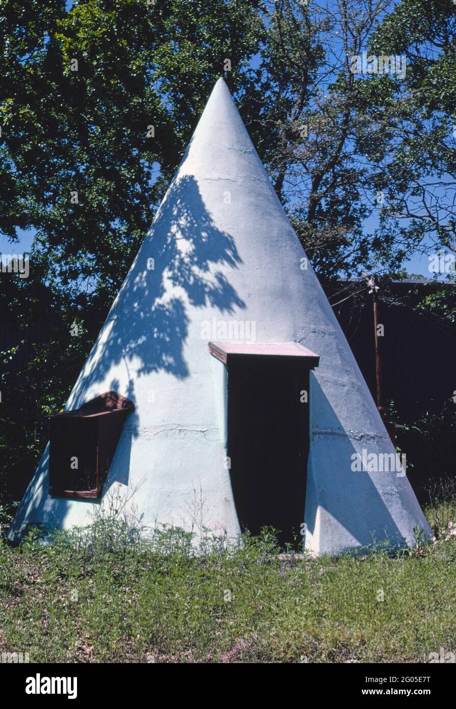 Wigwam courts hi-res stock photography and images - Alamy