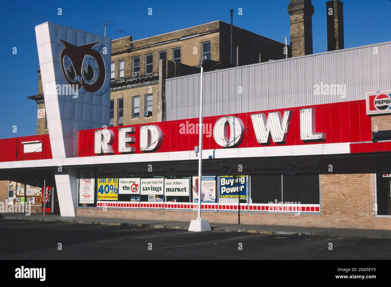 1980s red owl grocery store hi-res stock photography and images - Alamy