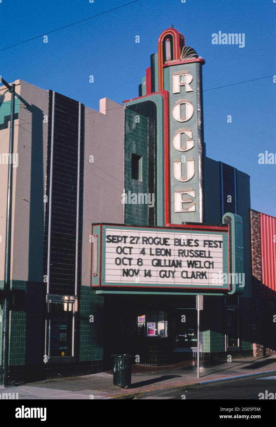 2000s movie theaters hi-res stock photography and images - Alamy