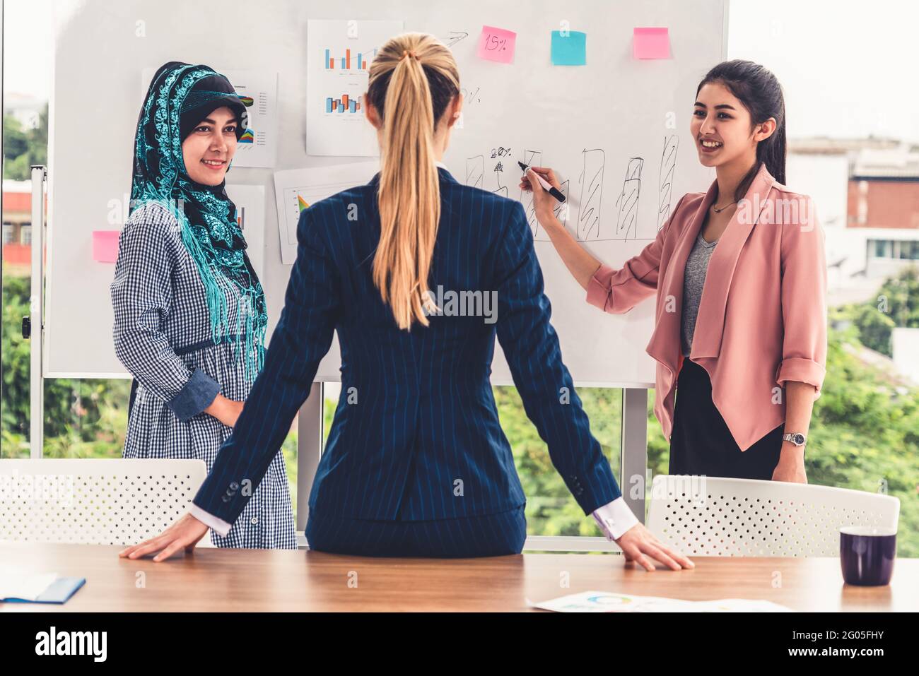 Arab female checking hi-res stock photography and images - Alamy