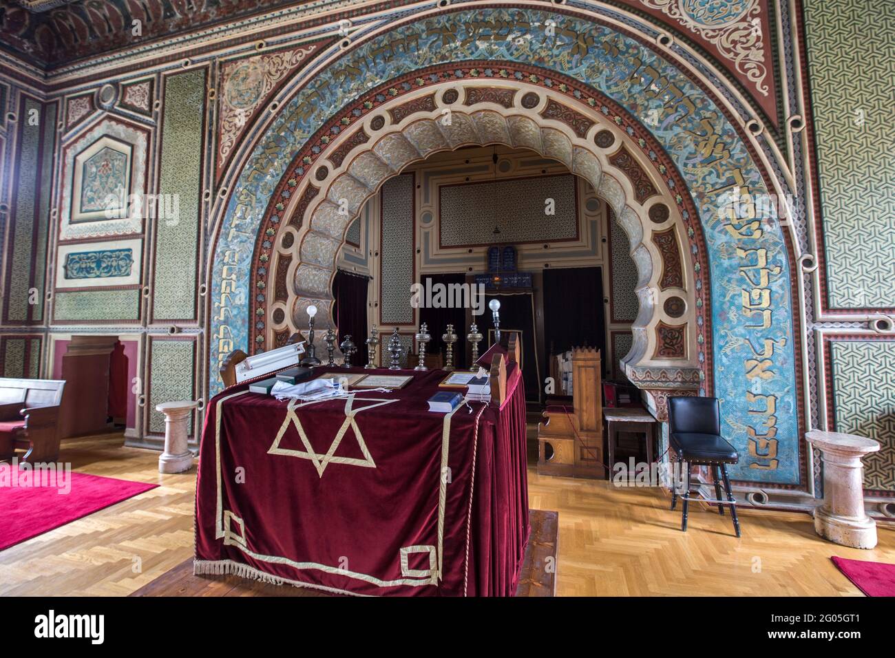 Aron hakodesh hi-res stock photography and images - Alamy