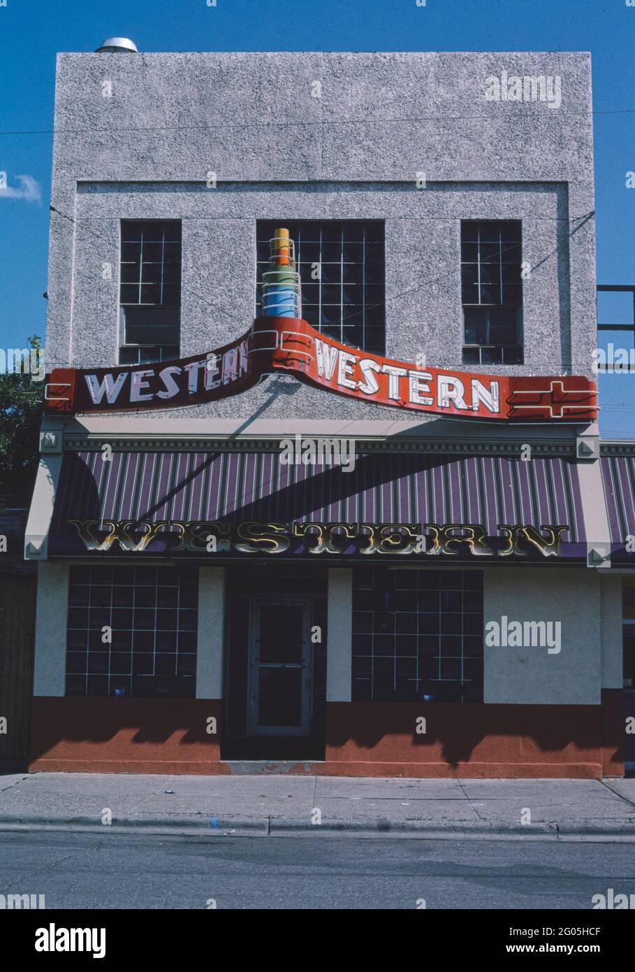 2000s bar hi-res stock photography and images - Alamy