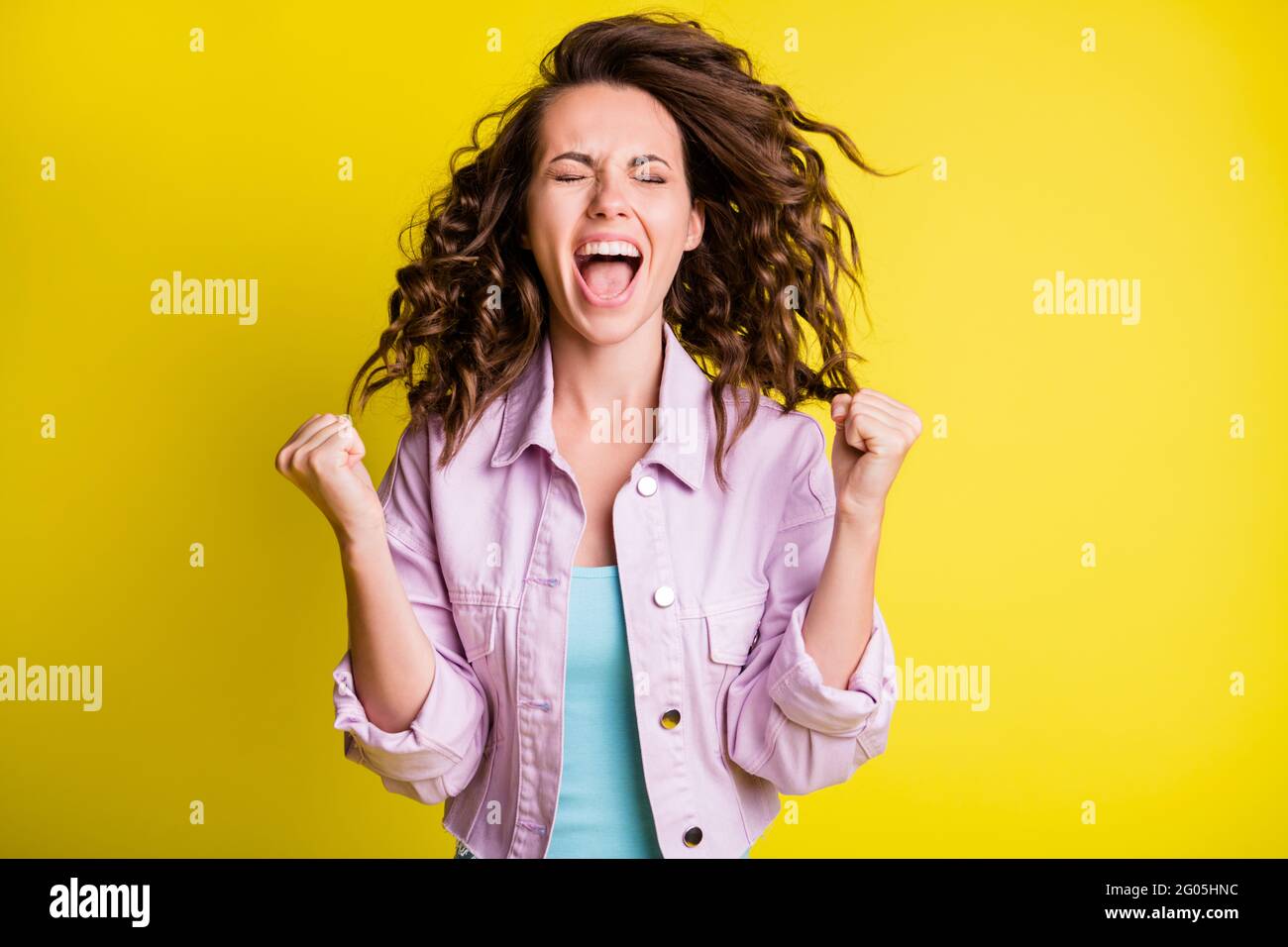 Portrait of lovely crazy overjoyed wavy-haired girl great news reaction ...