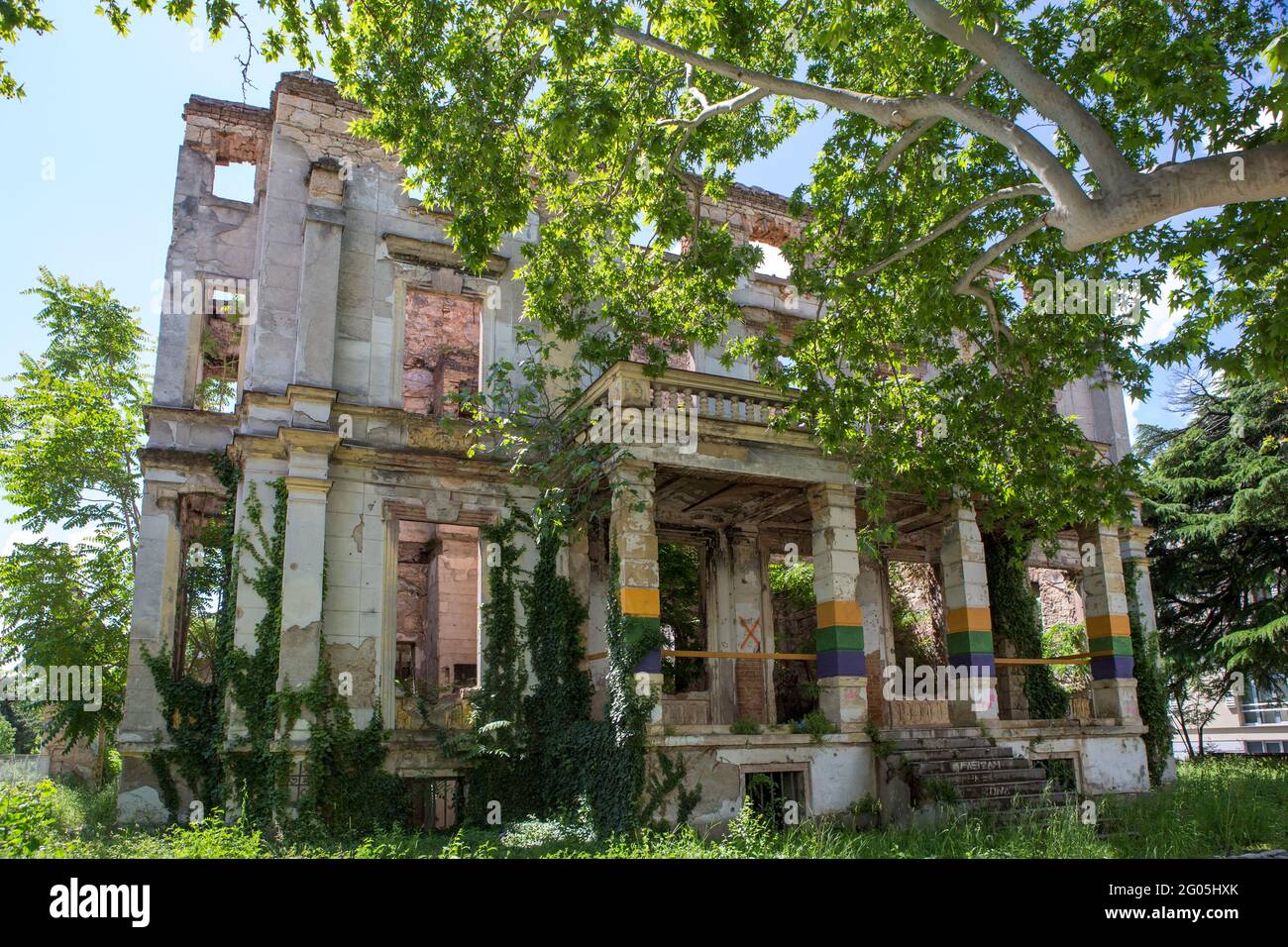 Bosnia ruin war hi-res stock photography and images - Alamy