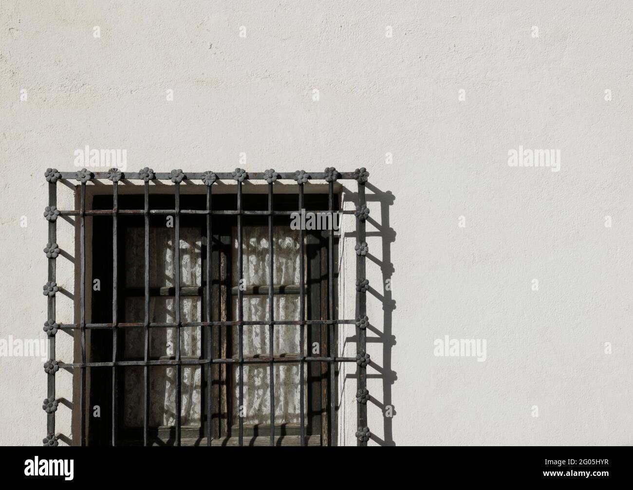 Modern home iron fence hi-res stock photography and images - Alamy