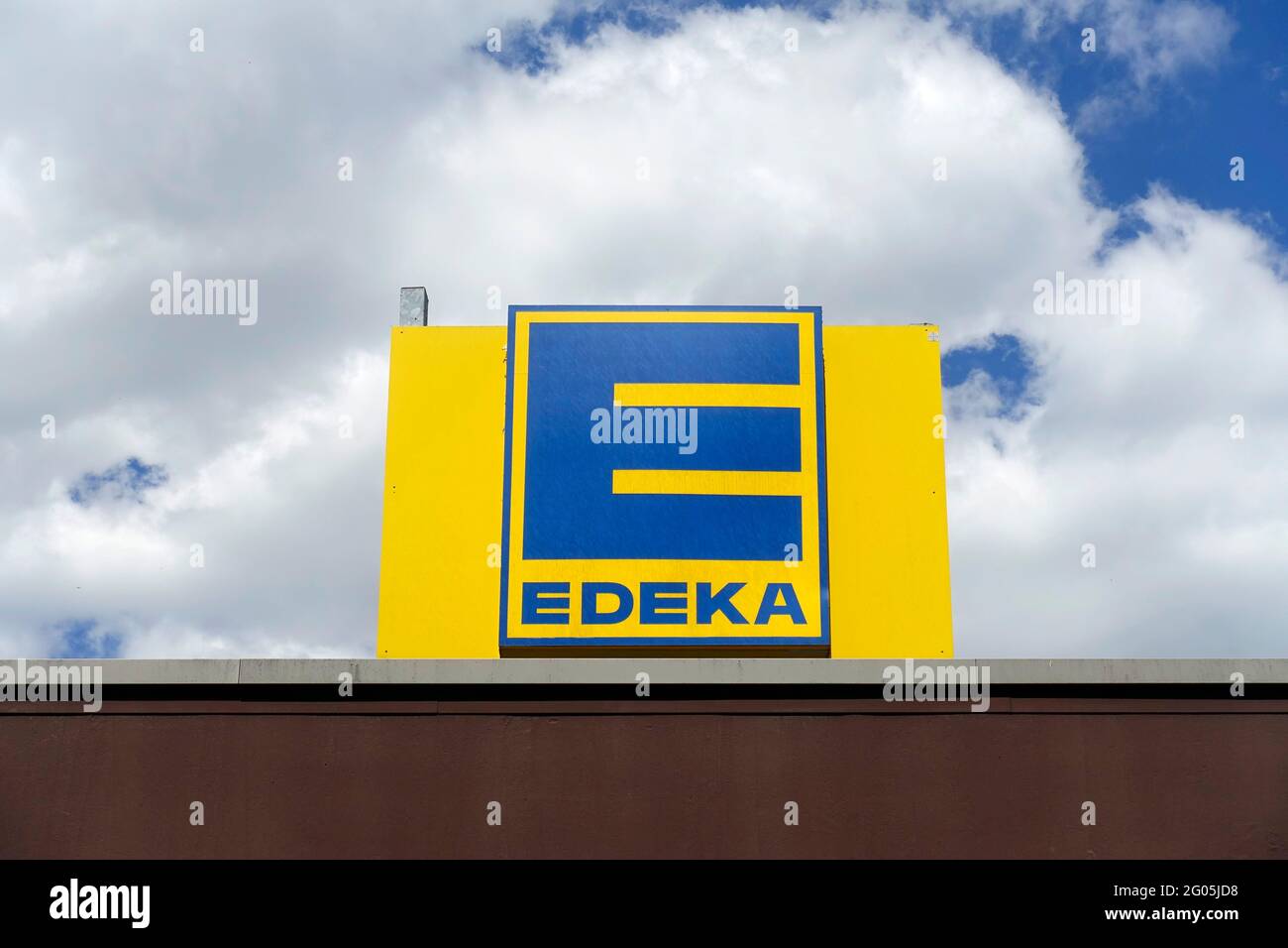 Logo german supermarket chain edeka hi-res stock photography and images ...