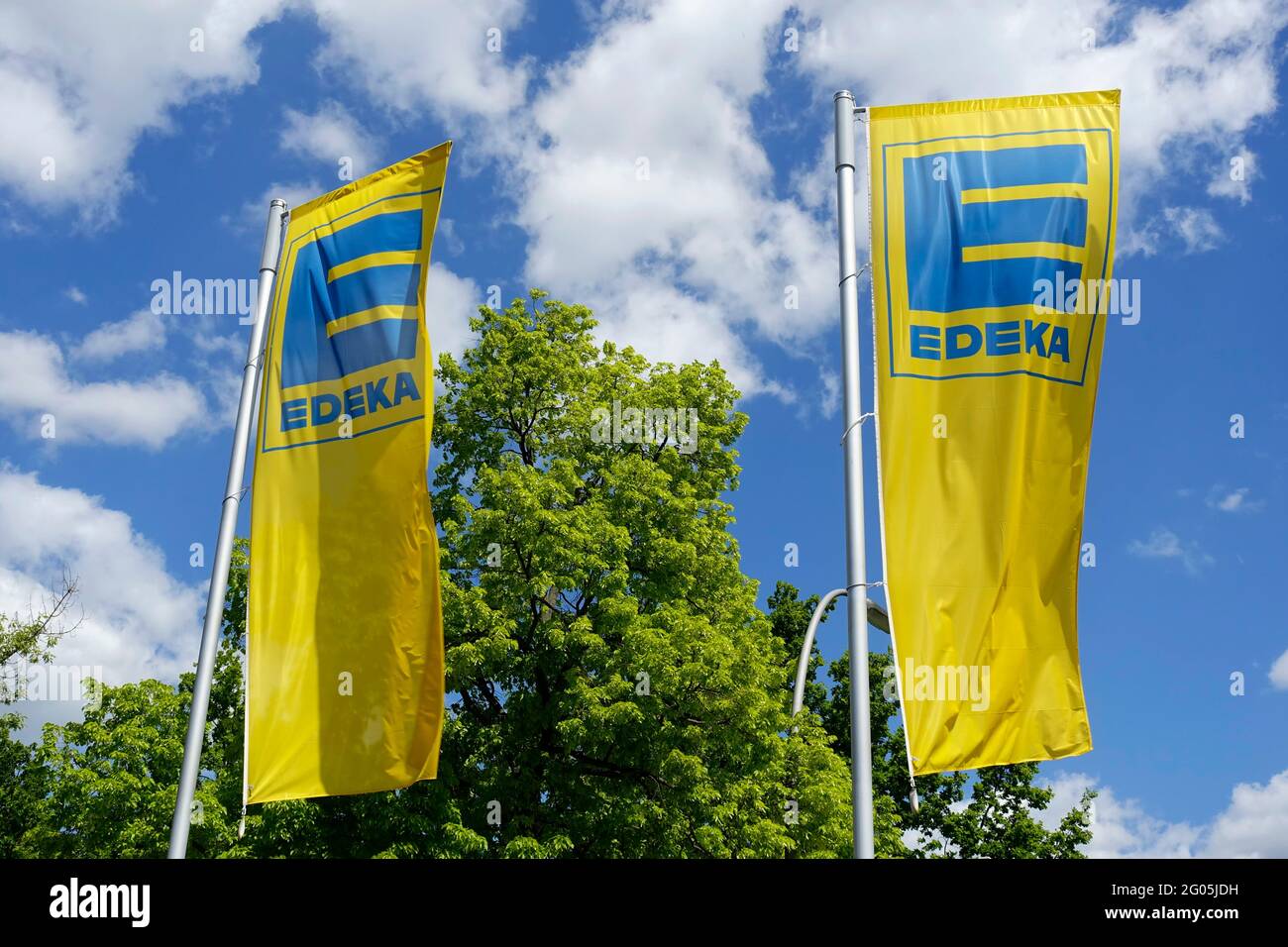 Logo german supermarket chain edeka hi-res stock photography and images ...