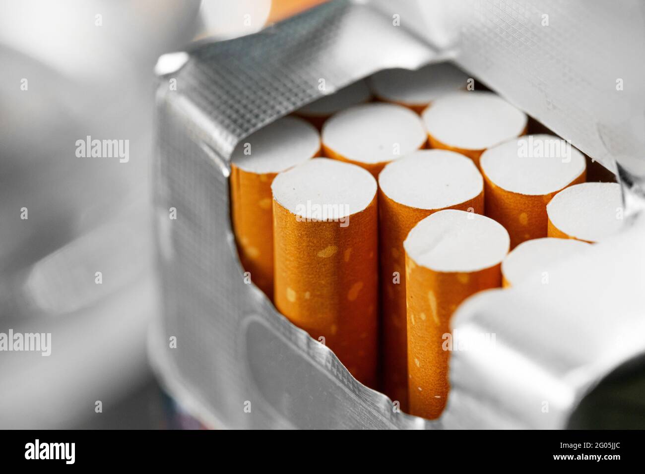 Open cigarette box macro hi-res stock photography and images - Alamy