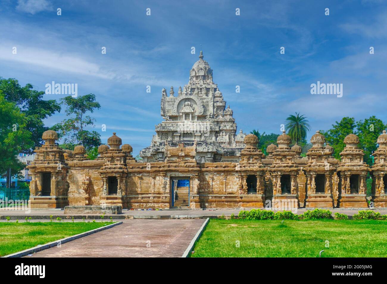 Shot of the Kailashnath Temple, early 8th century Pallava, Kanchipuram ...