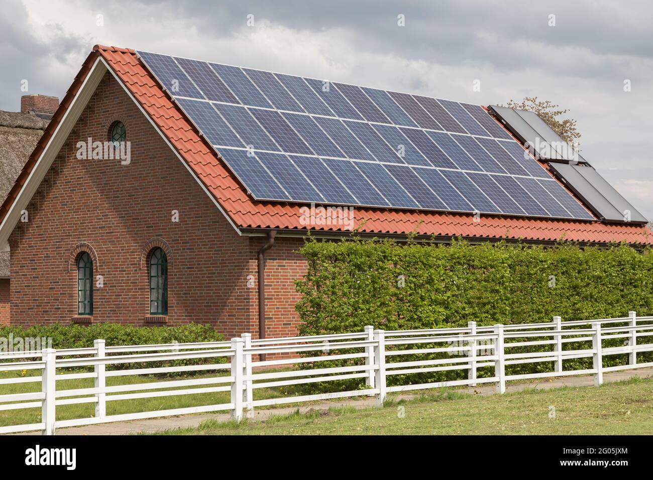 Solar roof hi-res stock photography and images - Alamy