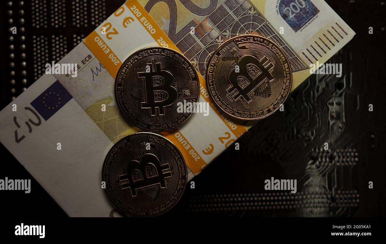 On banknotes two red hi-res stock photography and images - Alamy