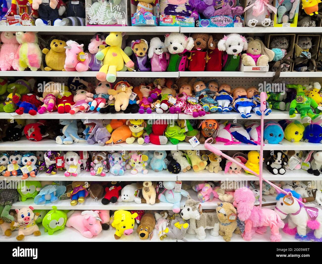 Toy store shelves hi-res stock photography and images - Alamy