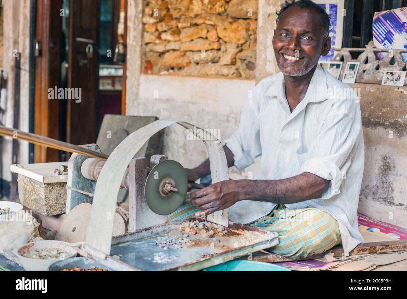 Sri Lanka Gemstones Cutters