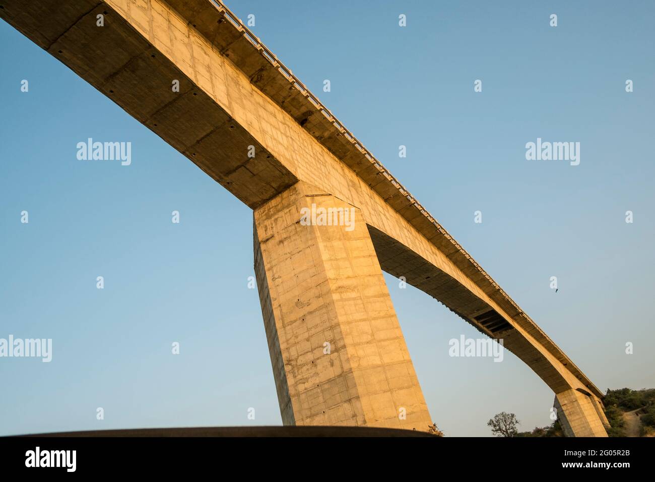 The beautiful Pali Bridge on the river Chambal connecting Madhya ...