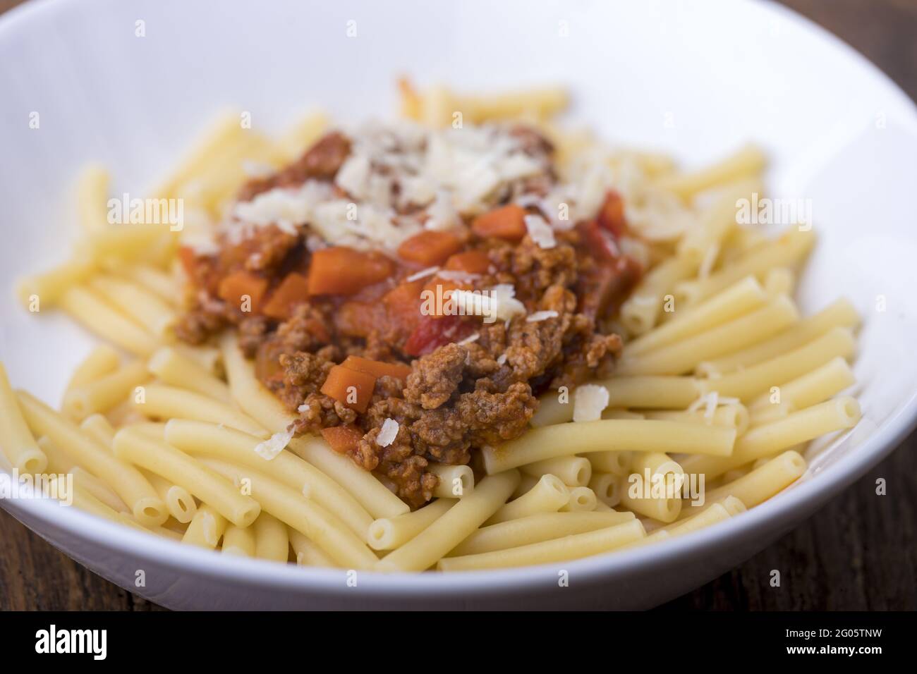 Maccheroni pasta mit sauce bolognaise hi-res stock photography and ...