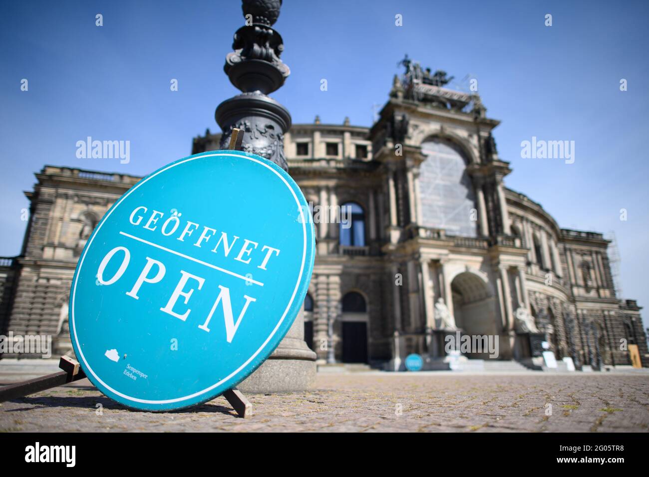 Open stands hi-res stock photography and images - Alamy