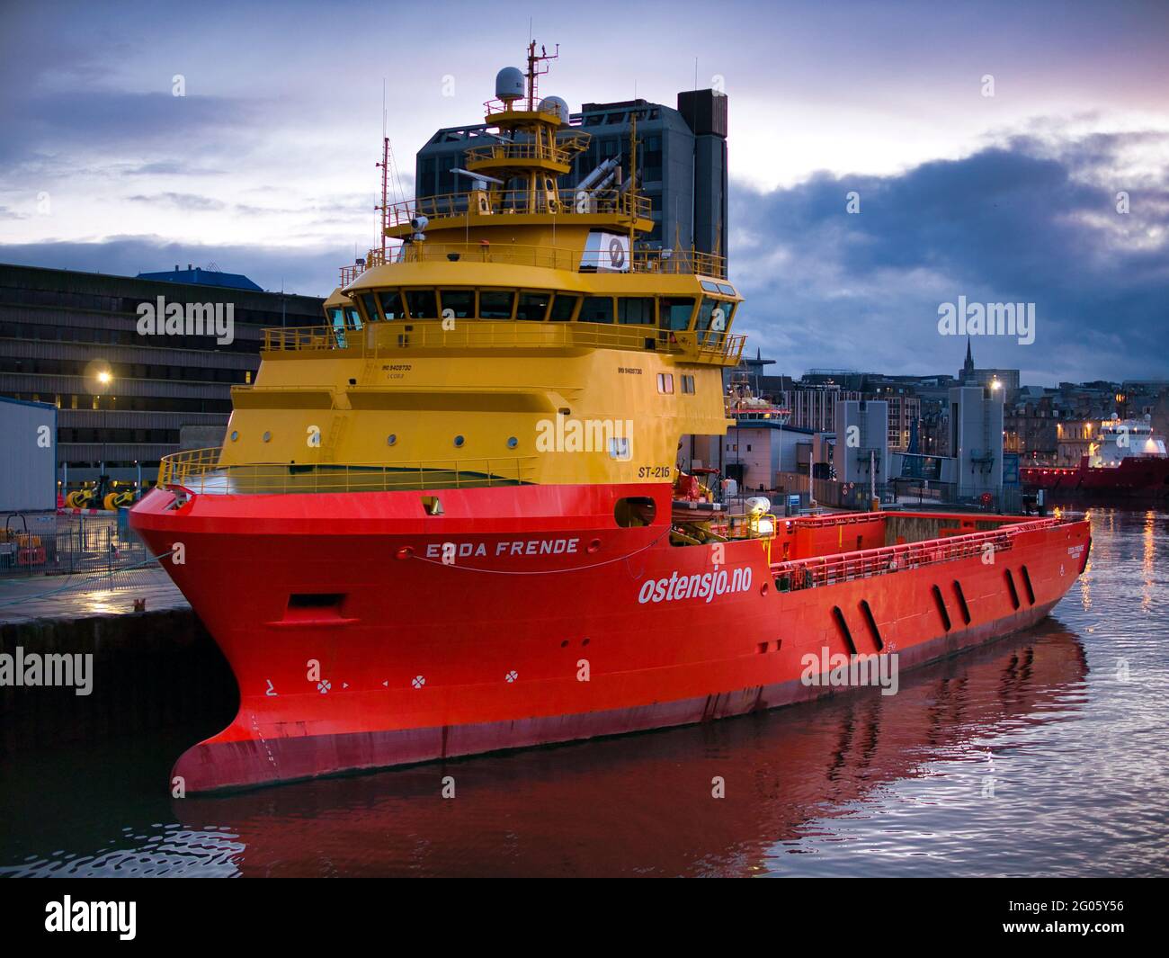 Dive support vessel hi-res stock photography and images - Alamy