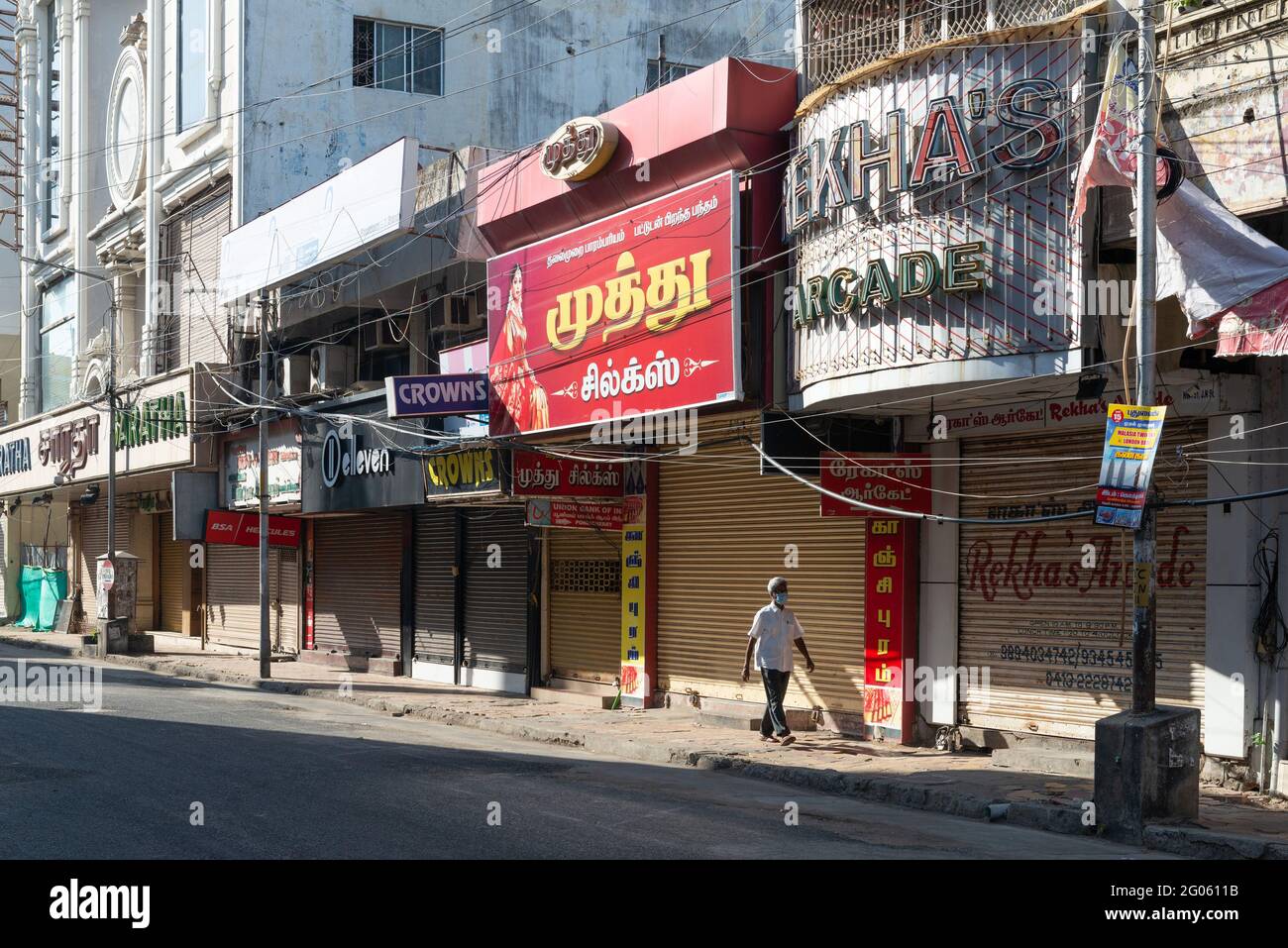 Shops closed during lockdown india hi-res stock photography and images ...