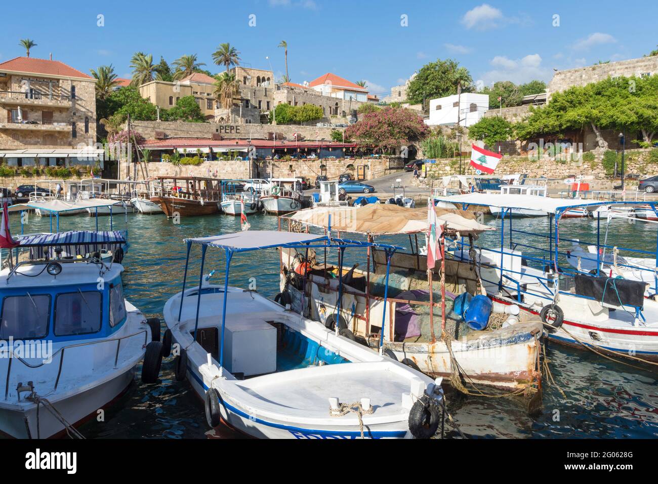 Middle east fishing boats hi-res stock photography and images - Alamy