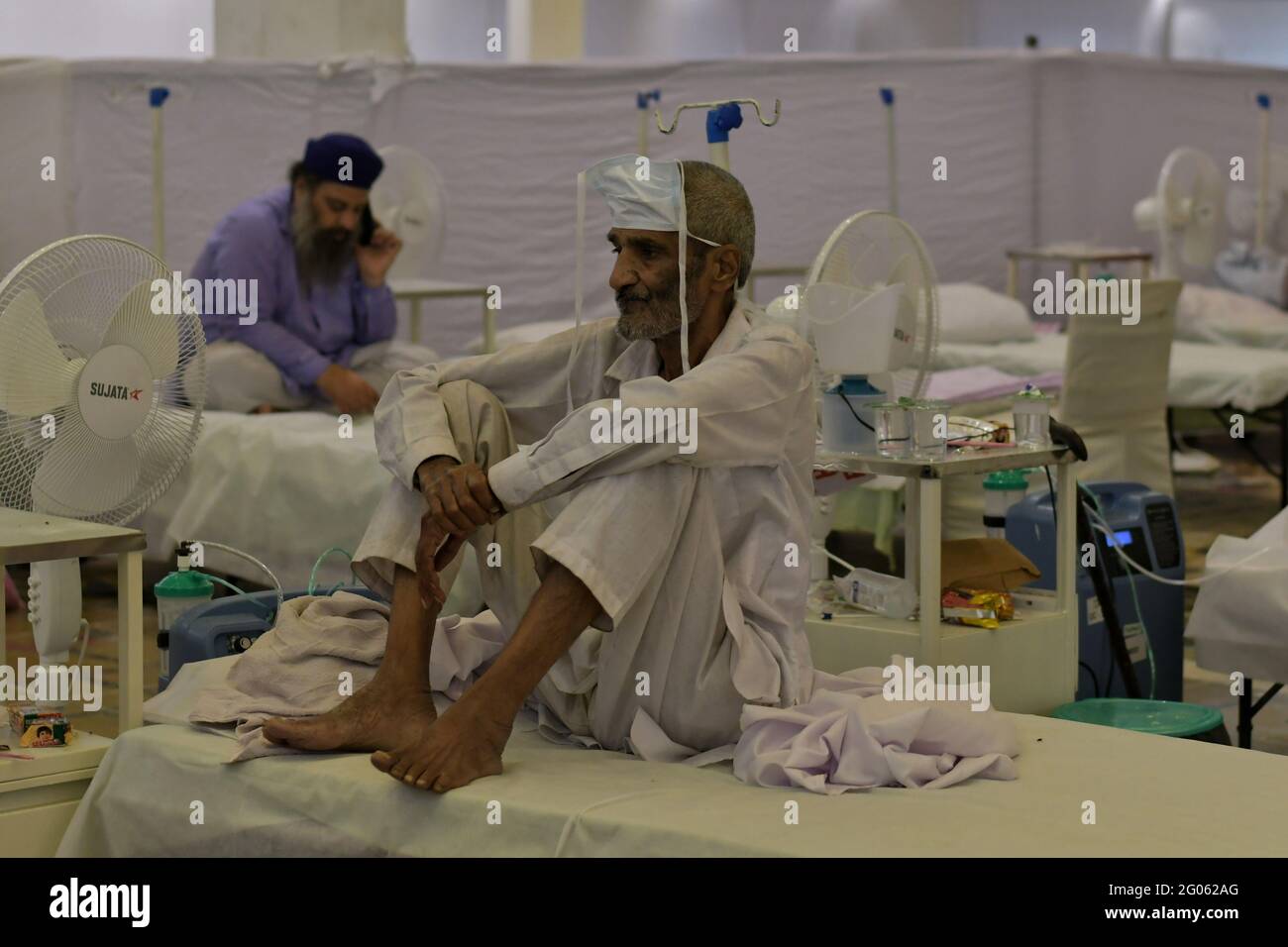 New Delhi, India. 30th May, 2021. Covid positive patients at isolation ...
