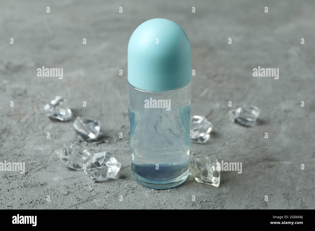 Ice cubes bath hi-res stock photography and images - Alamy