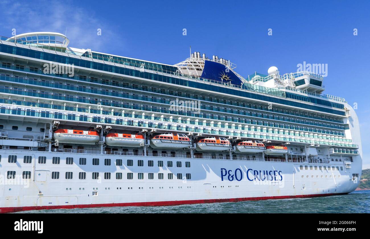Life on board cruise ship hi-res stock photography and images - Alamy