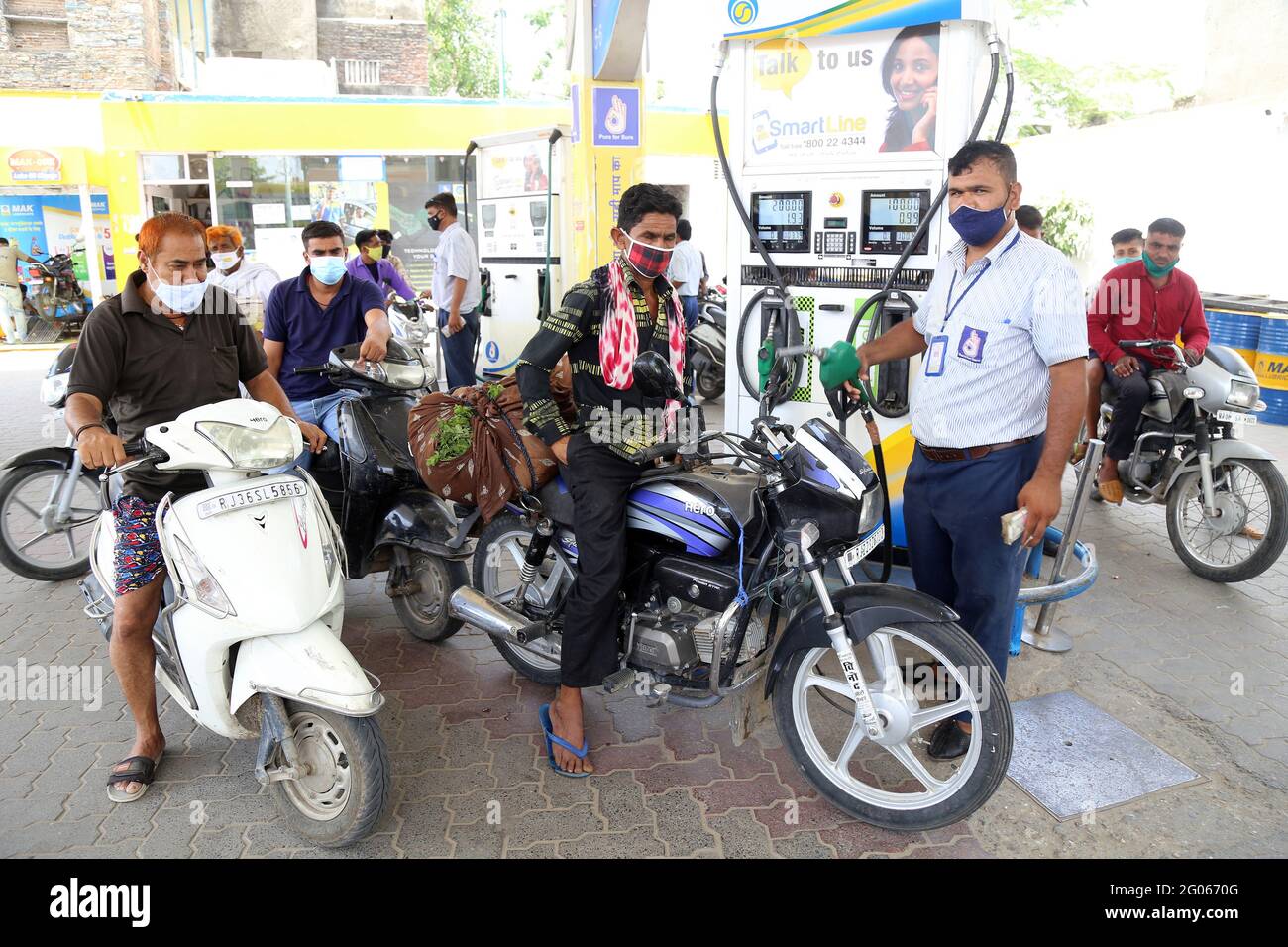 Normal people india 2021 hi-res stock photography and images - Alamy