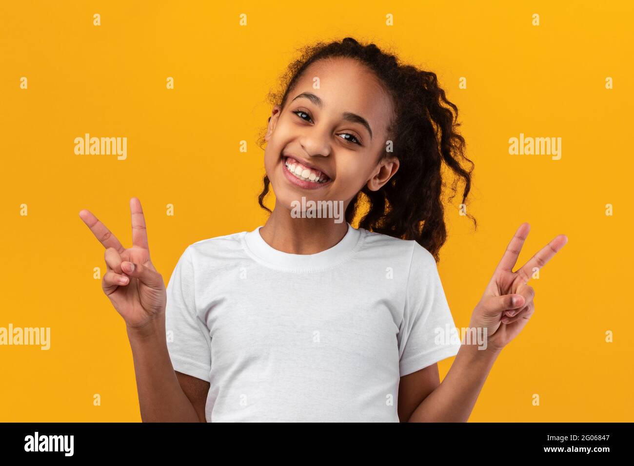 Black teen girl hi-res stock photography and images - Alamy
