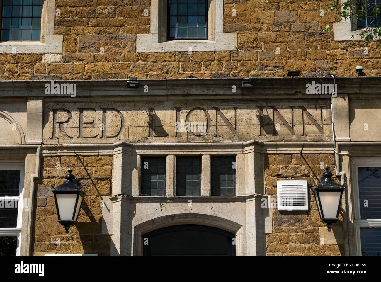 The Red Lion Inn, Rothwell, Northamptonshire, England, UK Stock Photo ...