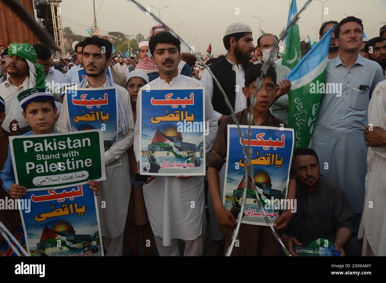 Pakistani religious group hi-res stock photography and images - Alamy