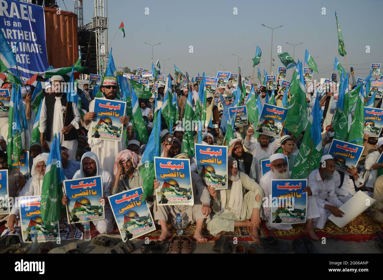 Pakistani religious group hi-res stock photography and images - Alamy