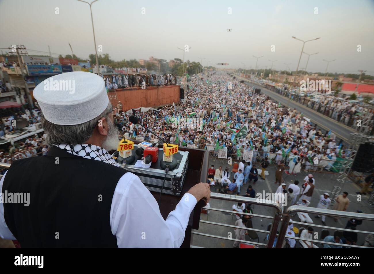 Pakistani religious group hi-res stock photography and images - Alamy