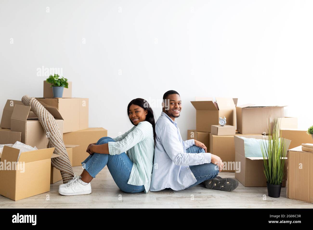 Family relocation hi-res stock photography and images - Alamy