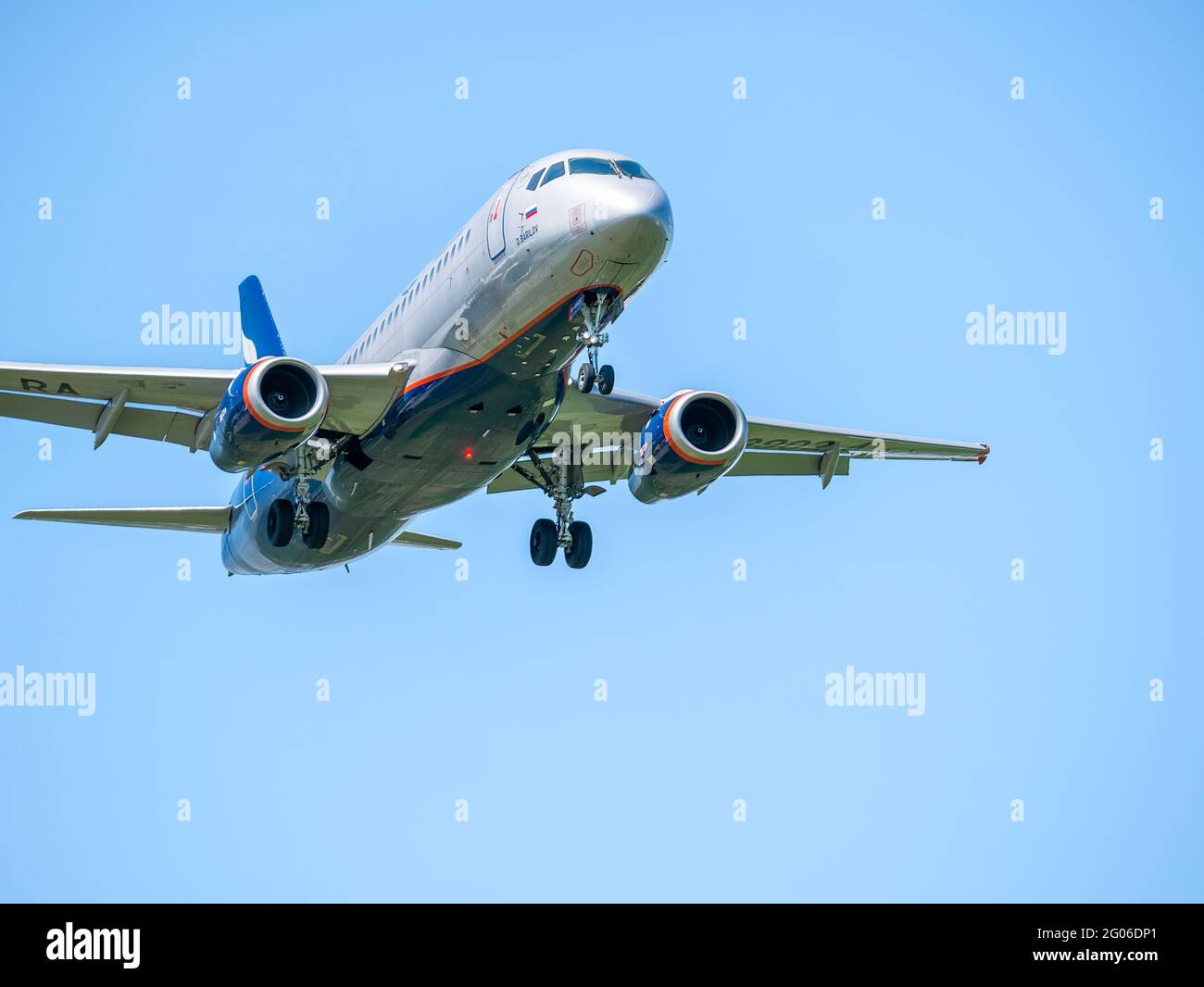 Sukhoi superjet 100 engine hi-res stock photography and images - Alamy