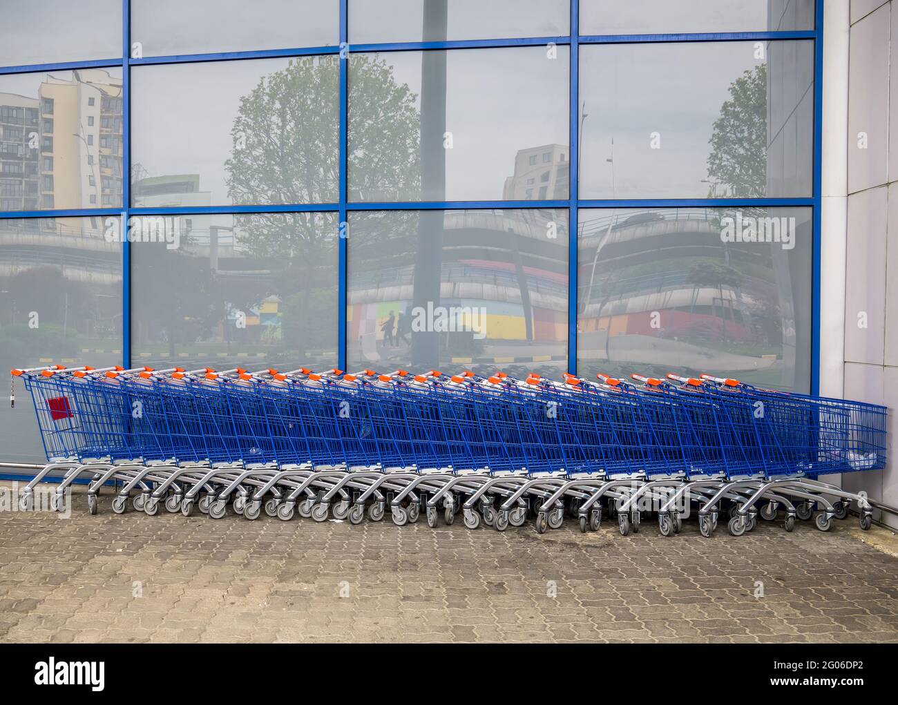 Many aligned shopping carts at the hypermarket Stock Photo - Alamy