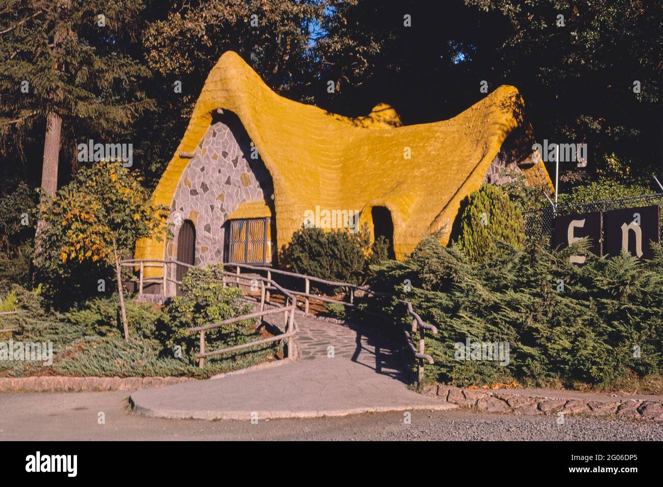 1980s America - Enchanted Forest, Turner, Oregon 1987 Stock Photo - Alamy