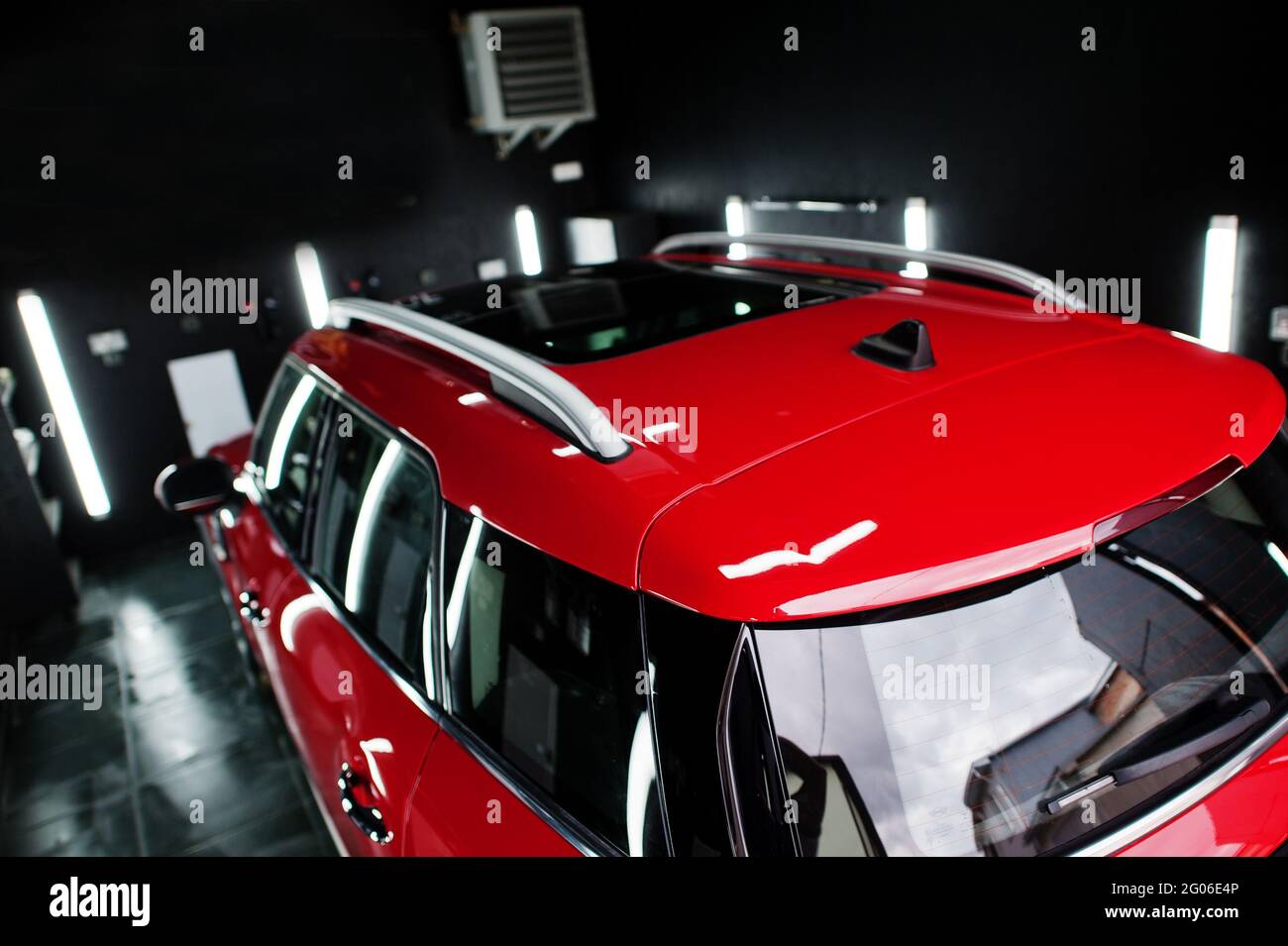 Silver car black roof hi-res stock photography and images - Alamy