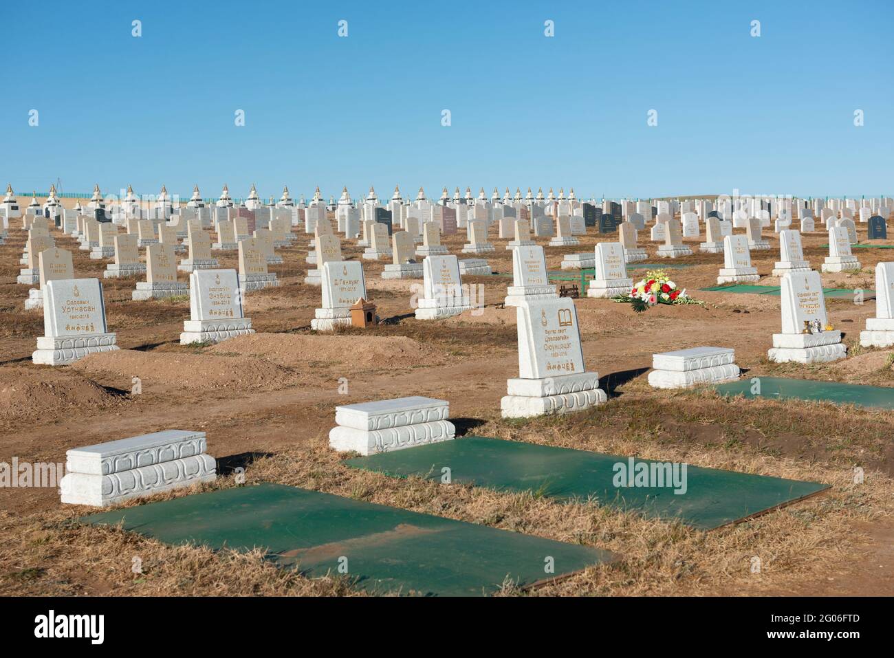 Cemeteries hi-res stock photography and images - Alamy